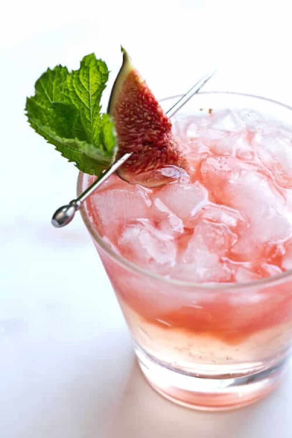 Bourbon Smash Cocktail - A Communal Table